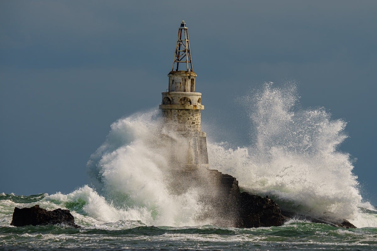 Understanding and impact of meteo-tsunamis on offshore operations