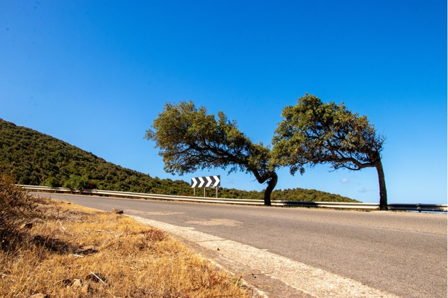 Wind funneling effect: easy to explain, hard to grasp